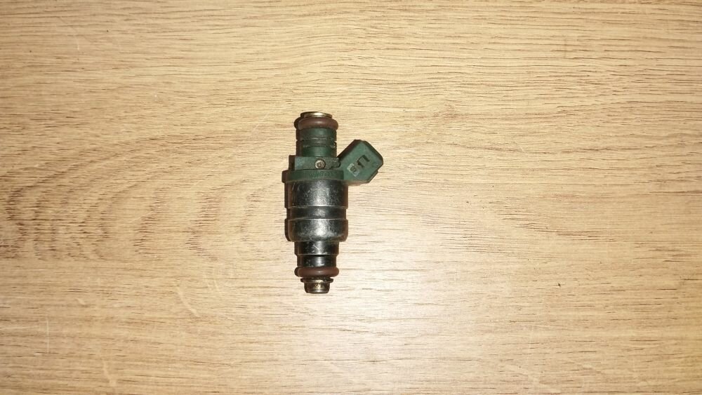 037906031AA Форсунка топливная AEH AKL 1,6