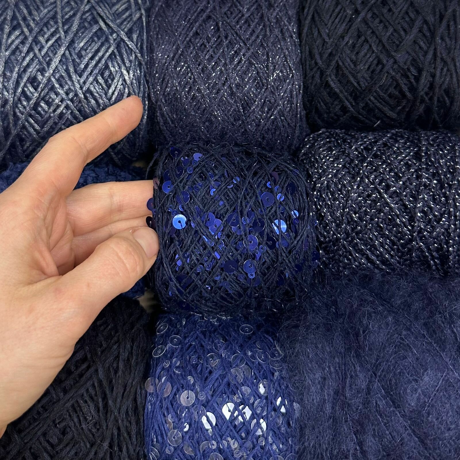 Набор итальянской фантазийной пряжи. Тосканская ночь. Вес набора: 500гр