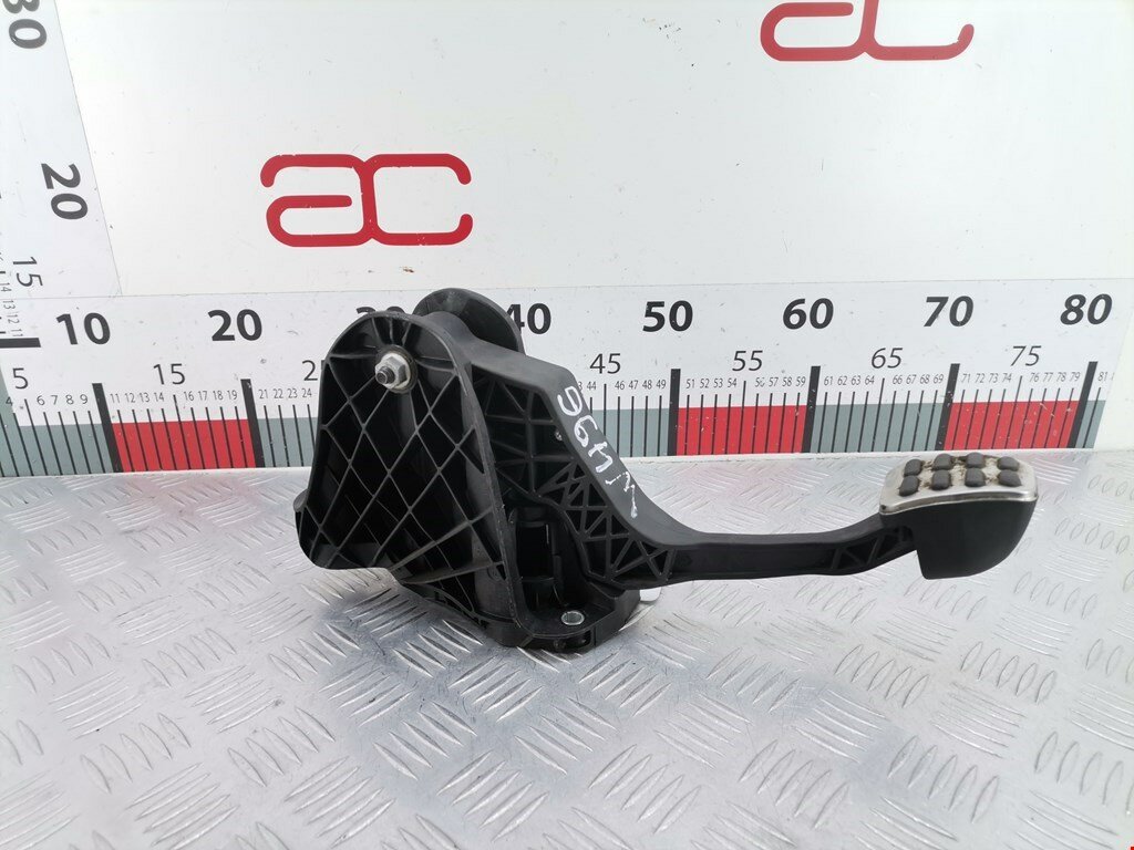 Педаль сцепления Skoda Octavia 1Z 1K2721318D арт. 2016901