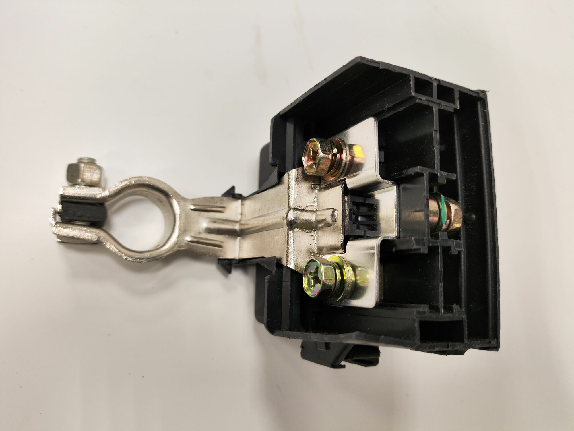 Блок предохранителей на (+) клемму Chery Amulet [1.6 8V 5MT лифтбэк] A113723025