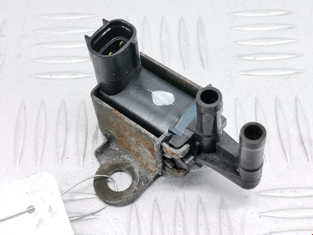 Клапан воздушный Ford Fiesta 5 2S619C915AB арт. 1722855