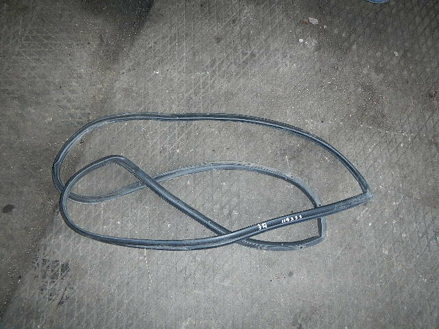 Б/У Уплотнитель двери задней правой, Mazda (Мазда)-6 (GG) (02-07) MAZDA 6 (GG) (02-07) с разбора целый 119333 MAZDA арт. ...