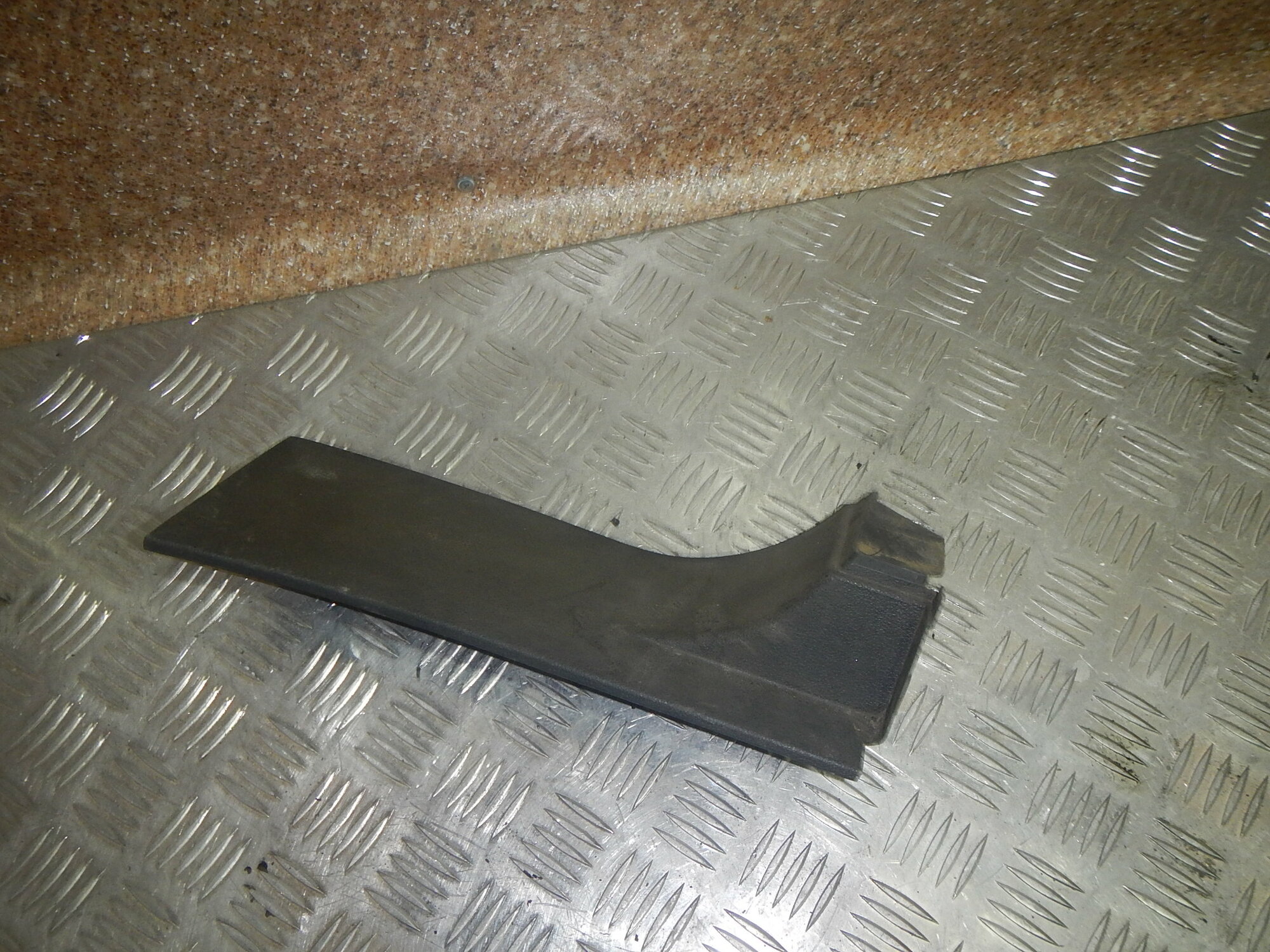 Б/У Накладка панели задка правая, Ford (Форд)-Фокус FORD FOCUS 2 (05-08) Универсал. Царапины. 243513 FORD арт. 4M51N40428