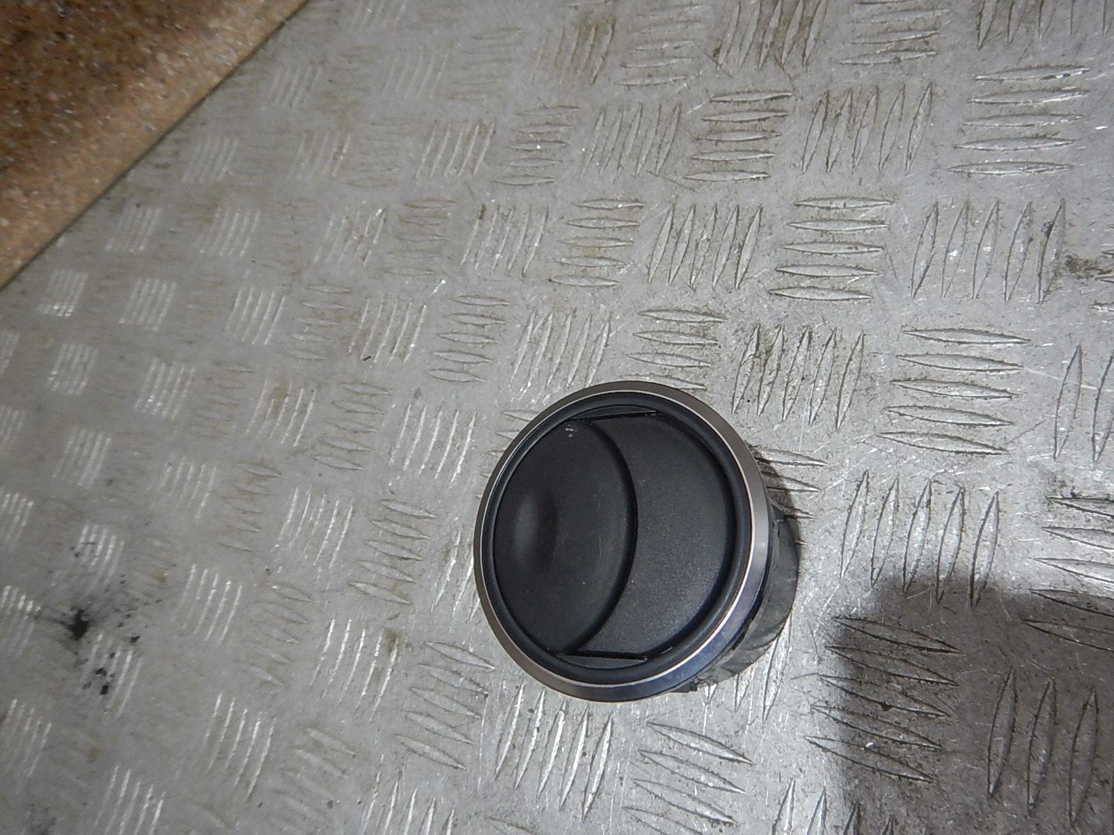 Б/У Дефлектор воздушный, ВАЗ (VAZ)-LADA GRANTA (гранта) FL (18-) LADA GRANTA (Гранта) FL (18-) Без видимых повреждений. ...