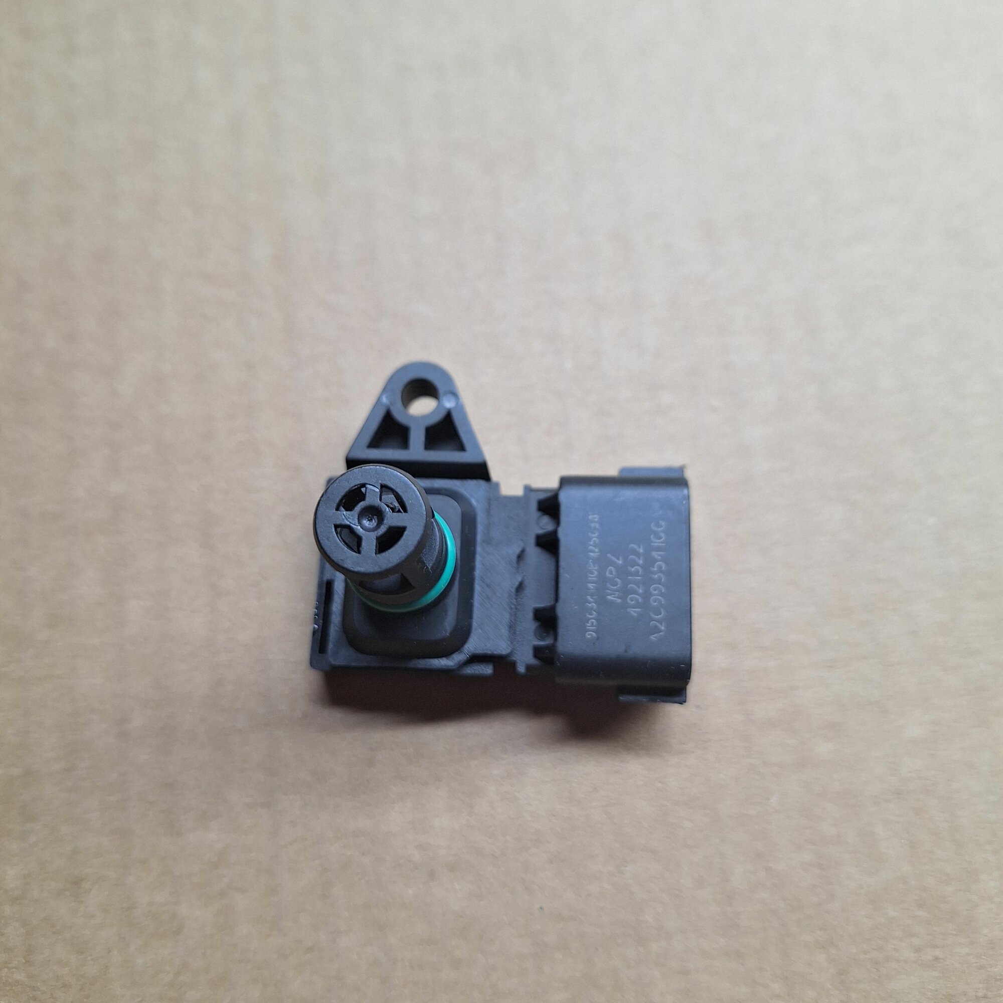 4921322 Датчик температуры воздуха во впускном коллекторе ISBe, ISLe, ISF