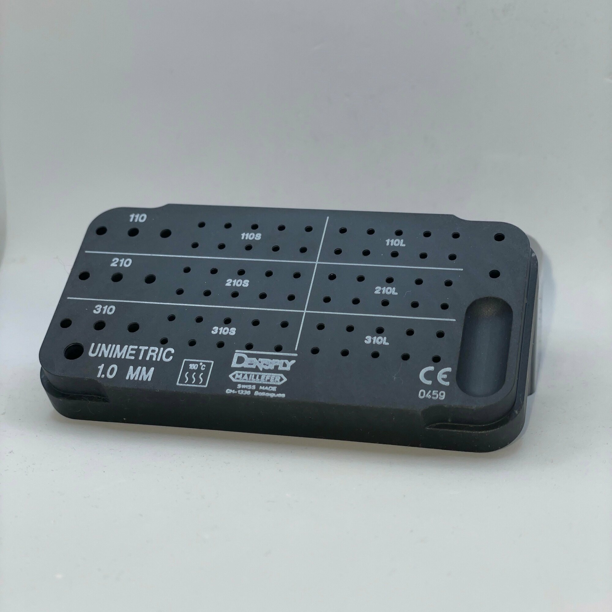 Unimetric Tray 1,0 Бокс для 30-и анкерных штифтов и 10-и разверток, автоклавируемый, пластик