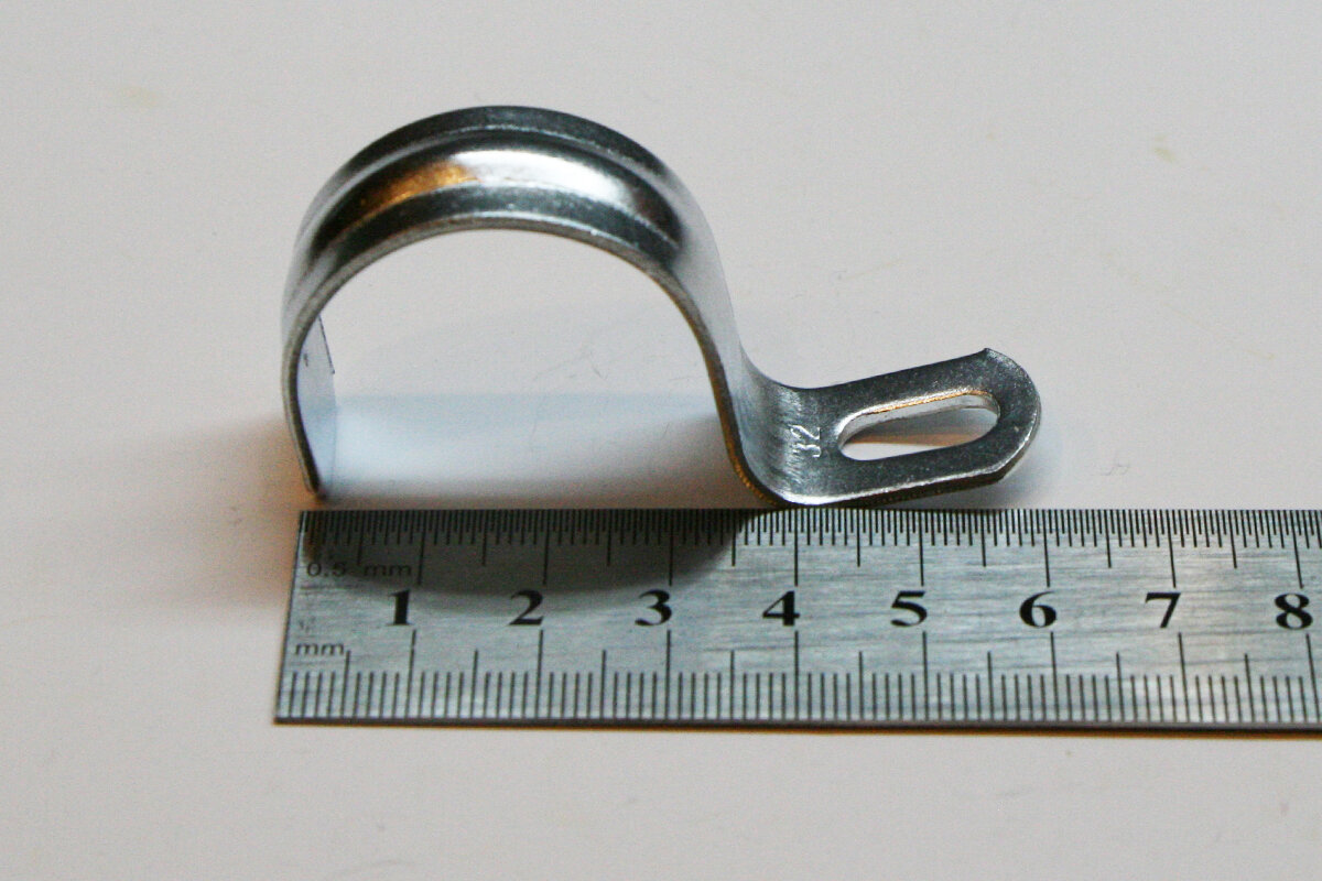 Скоба металлическая оцинкованная однолапковая MAYER СМО 31-32 (50шт.)