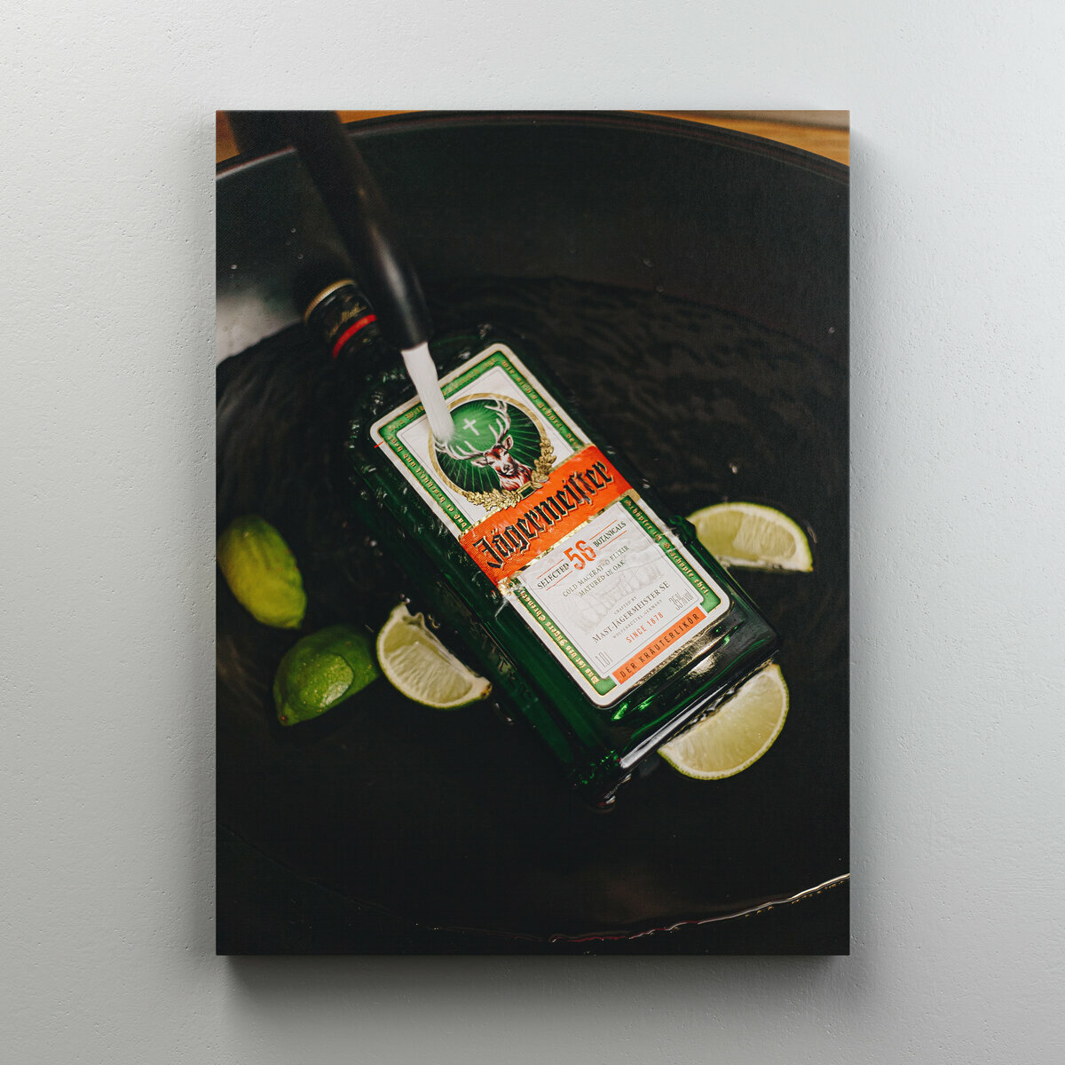 Интерьерная картина на холсте "Настойка на травах" для кухни, кафе и ресторанов, размер 45x60 см