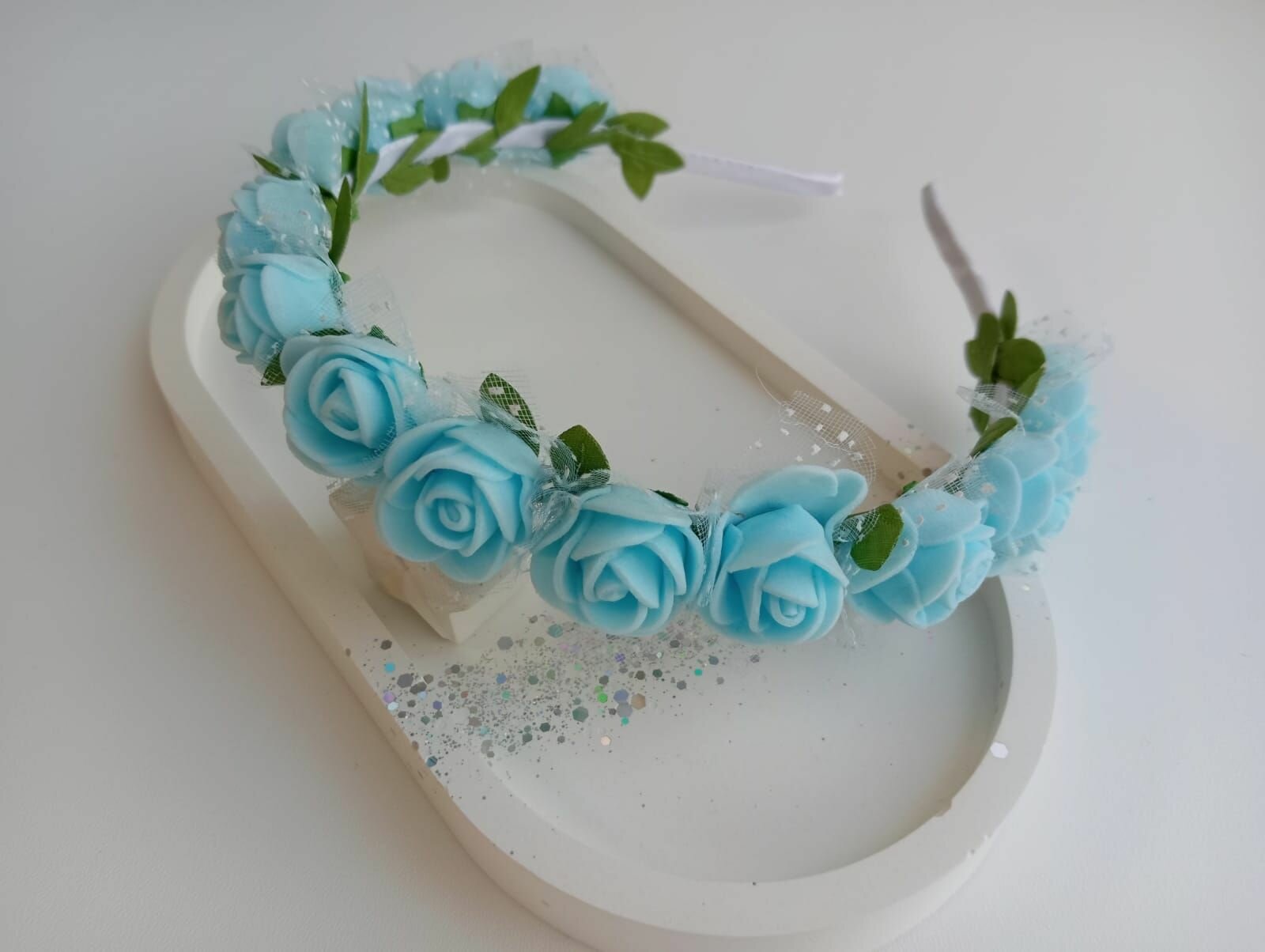 Ободок для волос ручной работы с голубыми цветами