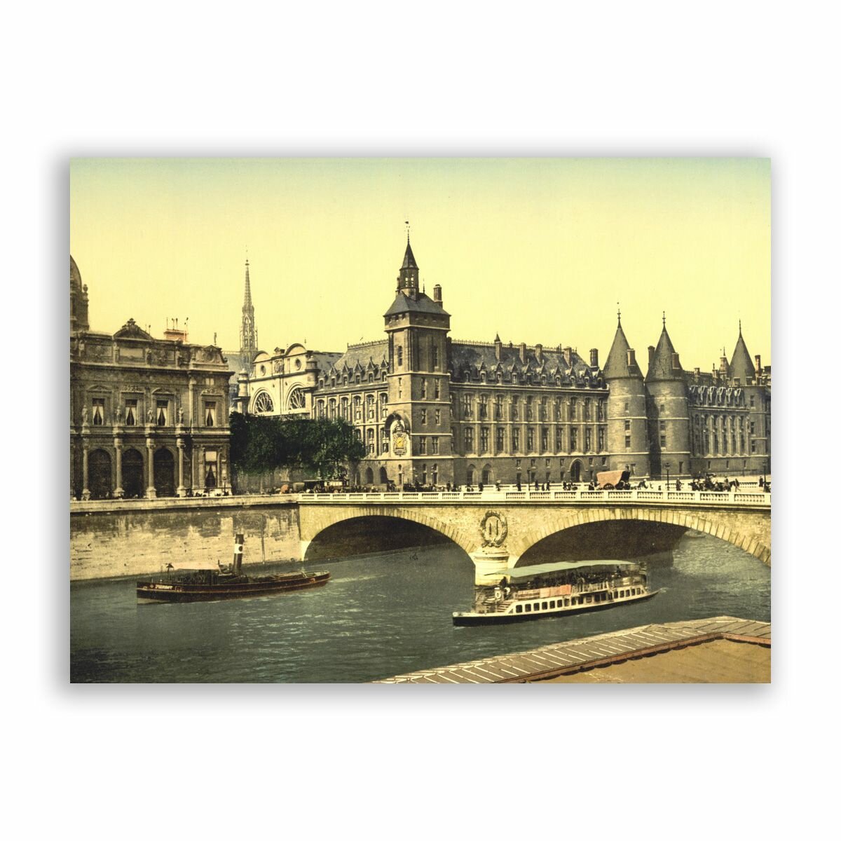 Постер, плакат на бумаге / Palais de Justice and bridge, Paris, France / Размер 60 x 80 см