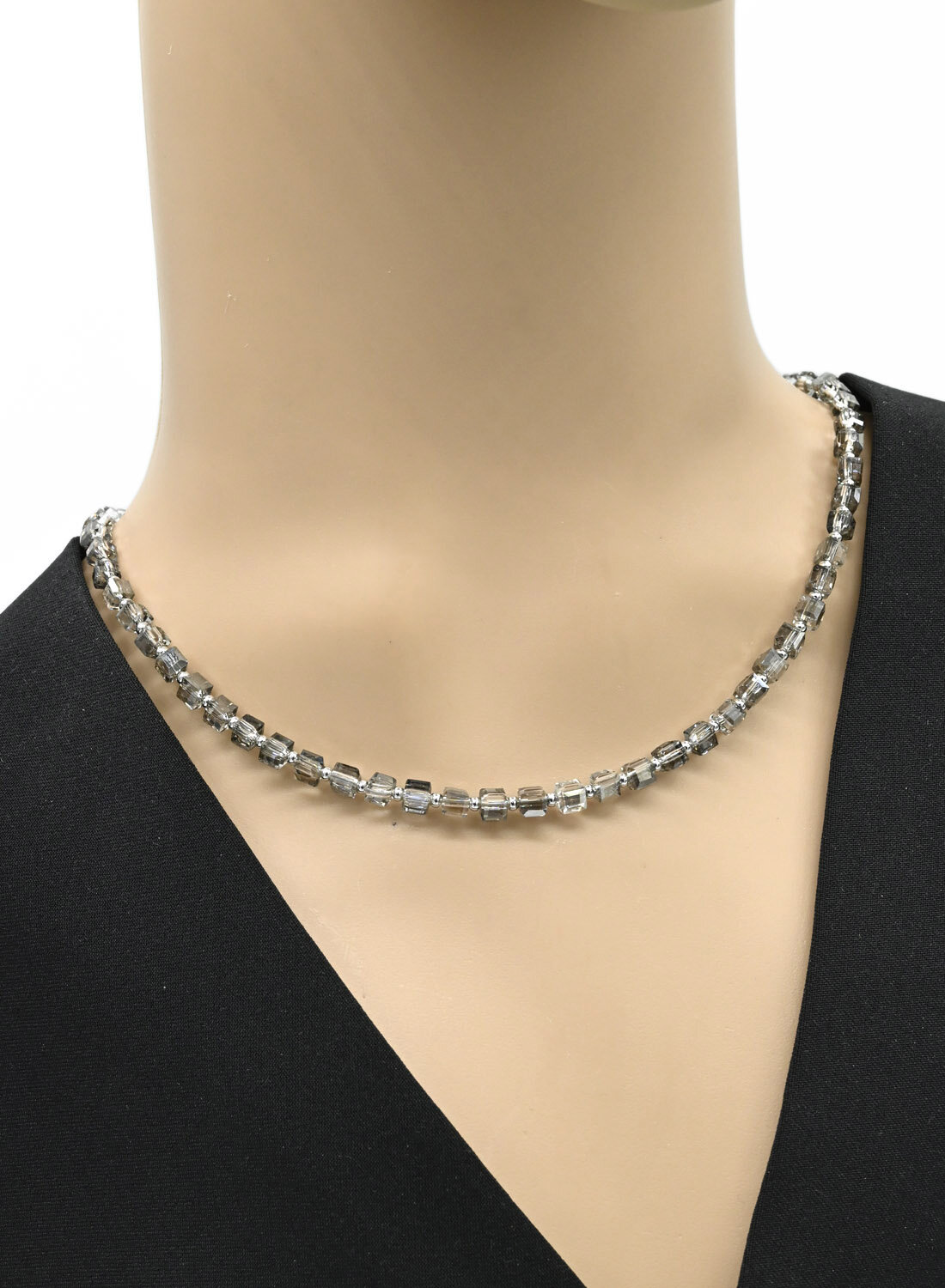 Бусы, циркон