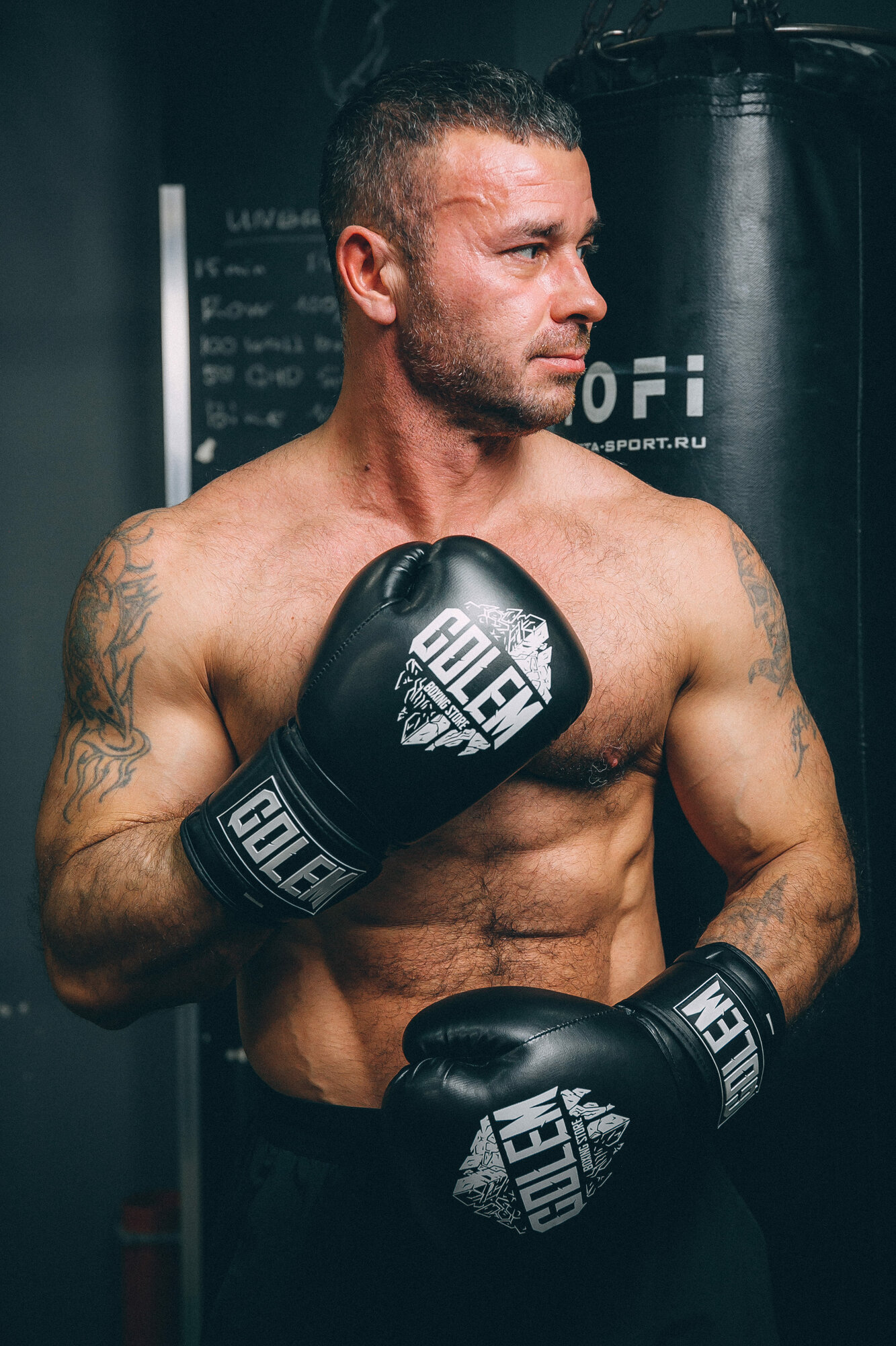 Бокceрскиe пeрчатки 16 унций