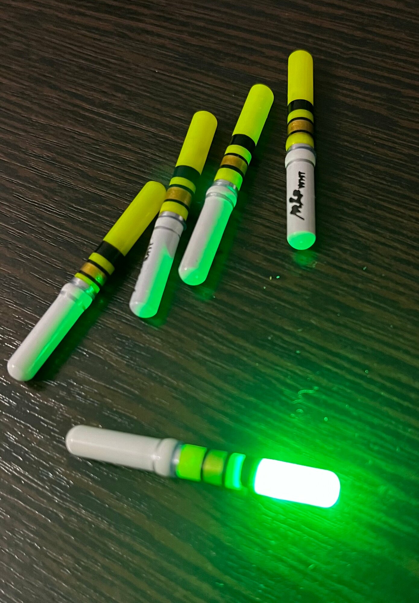 Электронные светлячки 5 шт в комплекте с батарейками.