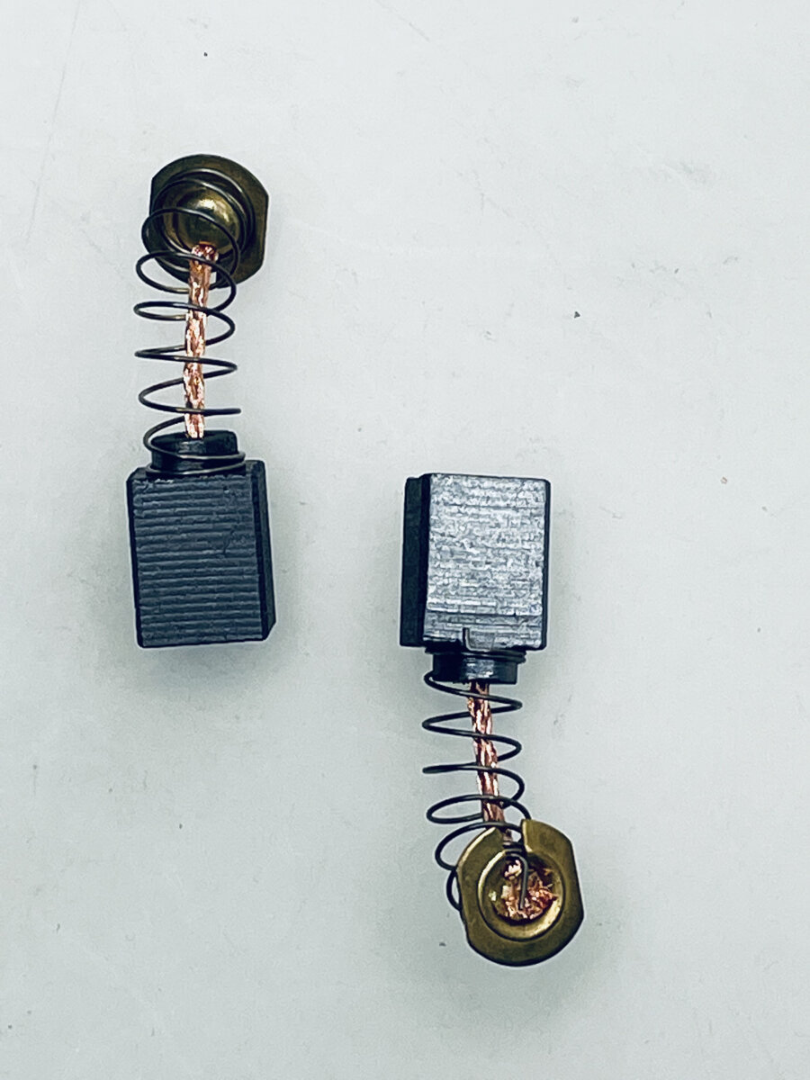 Щетка угольная 9х6х12 (комплект из 2шт) поз. 32 Patriot AG 122 (2019) 013540317