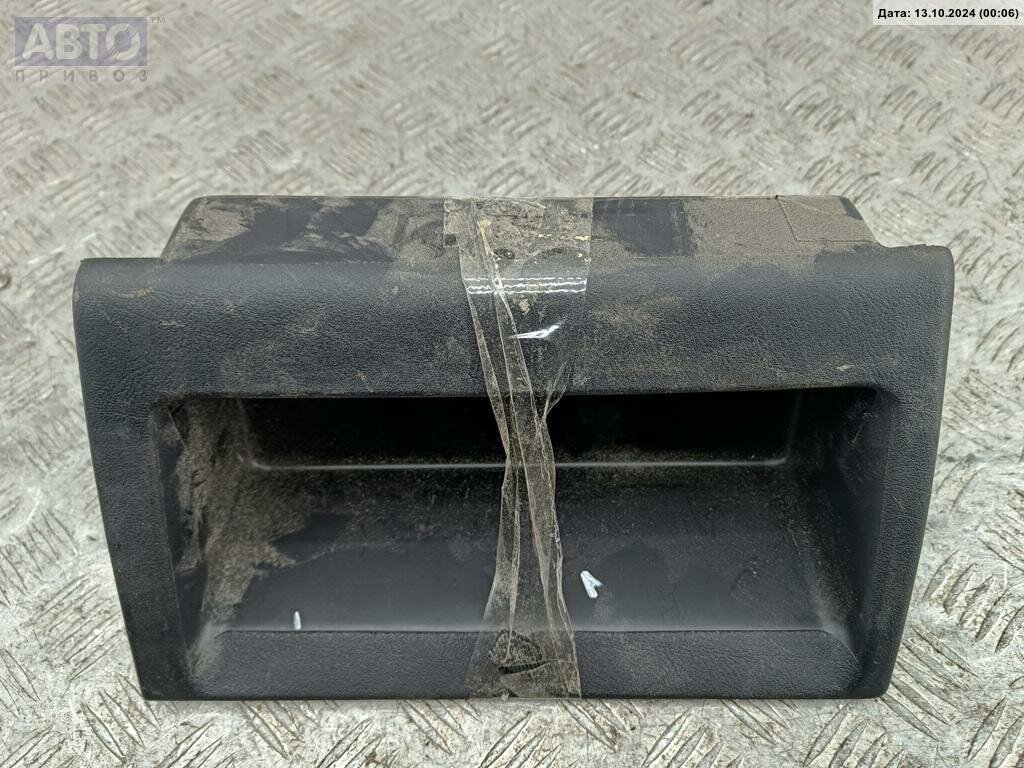 Корпус блока предохранителей Volkswagen Passat B3