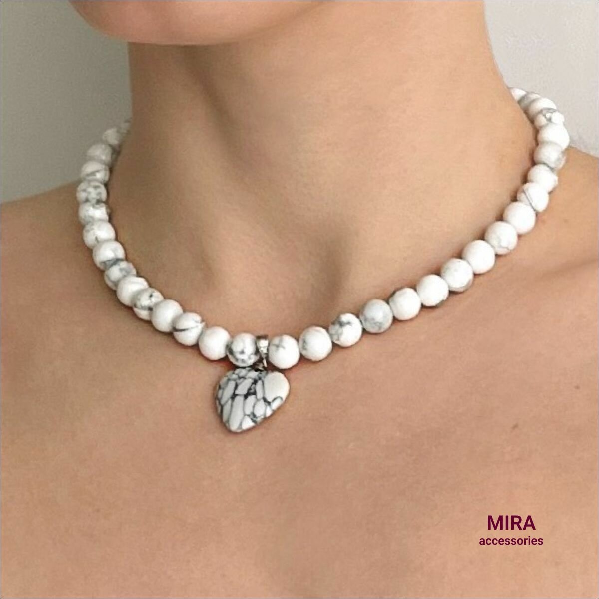 Колье, кахолонг