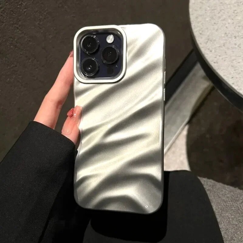 Серый чехол для iPhone 16