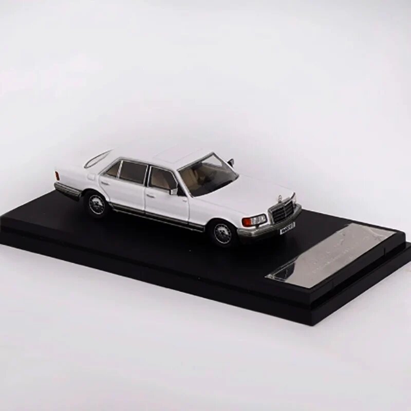 Модель автомобиля Mercedes-Benz 560SEL W126 1:64, White
