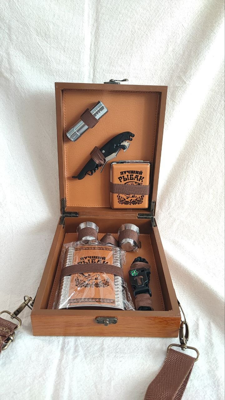 Набор подарочный в деревянном кейсе "Лучший Рыбак", 8 в 1