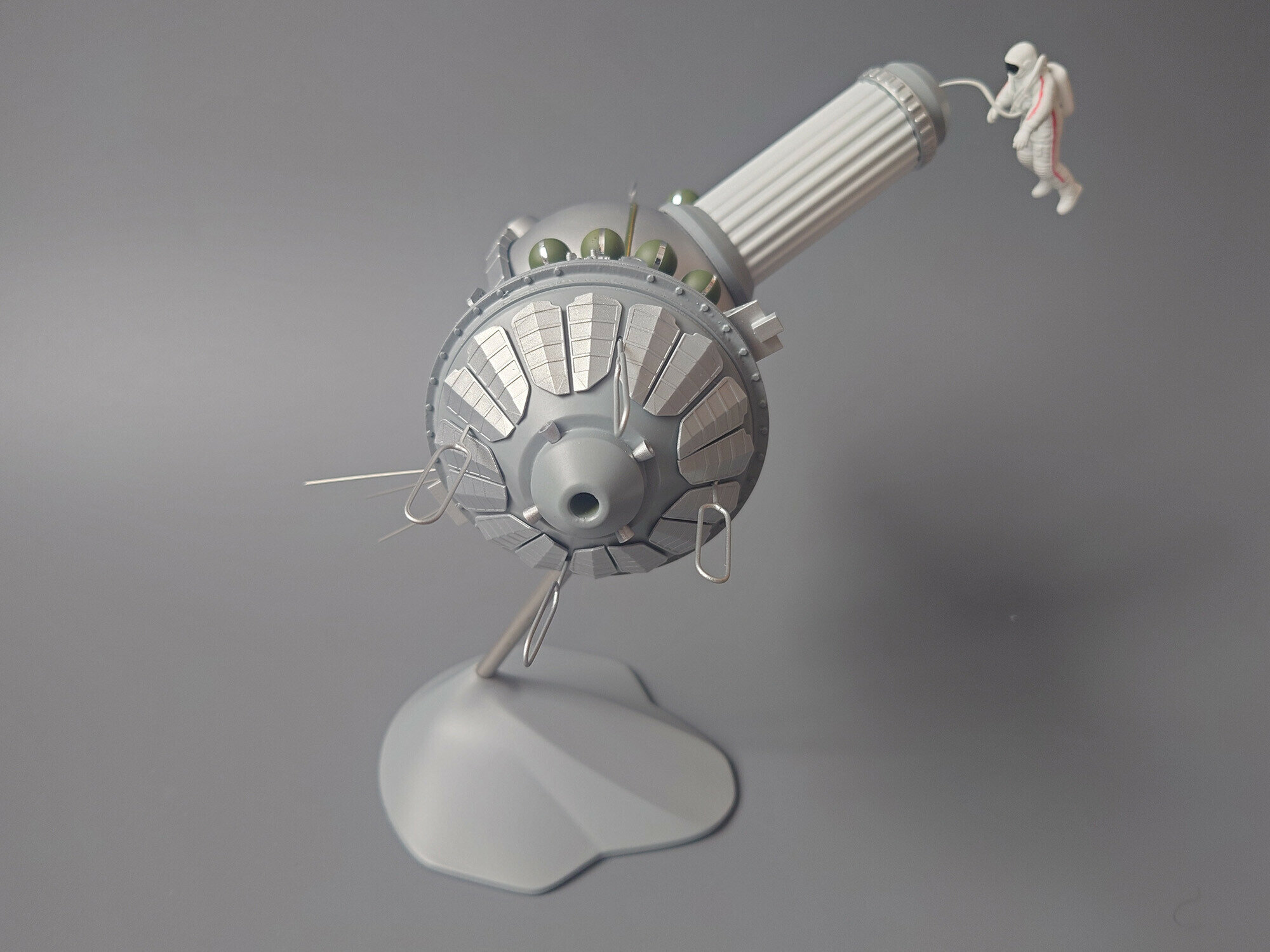 Космический корабль «Восход-2» (RU) [Готовая модель] (1:30)