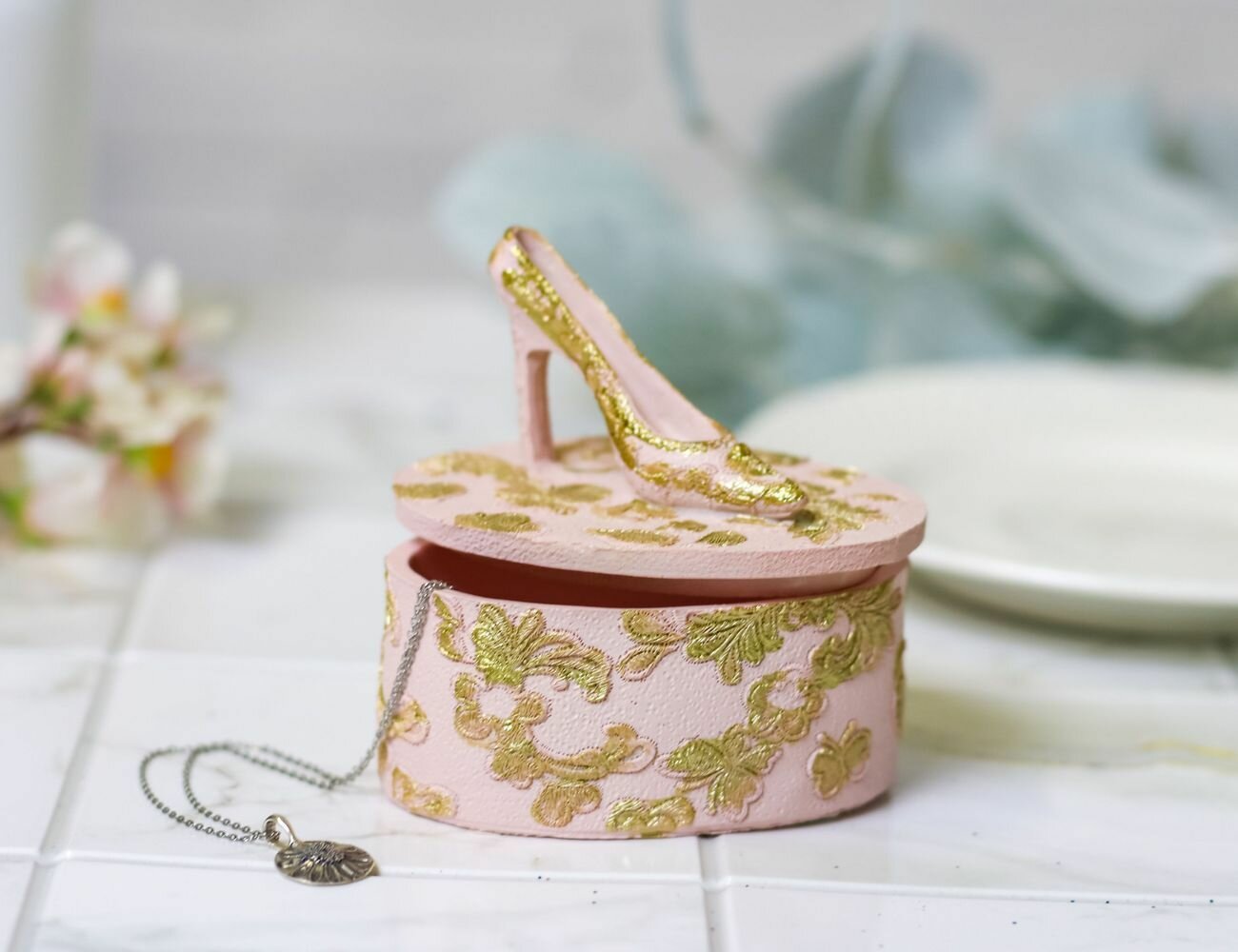 Декоративная шкатулка кружевная туфелька, полистоун, розовая, 8 см, Goodwill MC37093-2