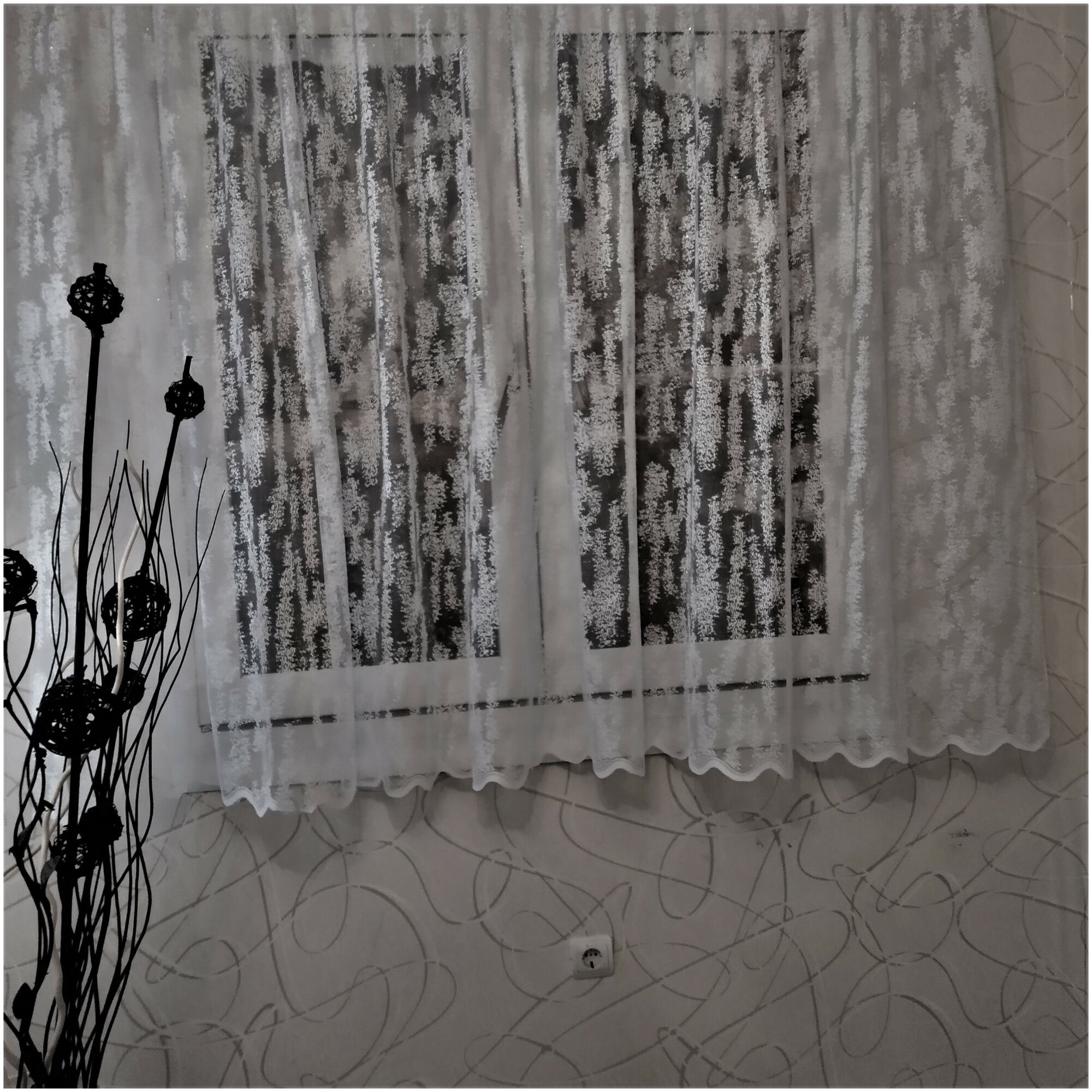 Тюль жаккардовый белый шир 150см , выс 155 см низ кайма, верх шторная лента ( идеально дача , лоджия, балкон)