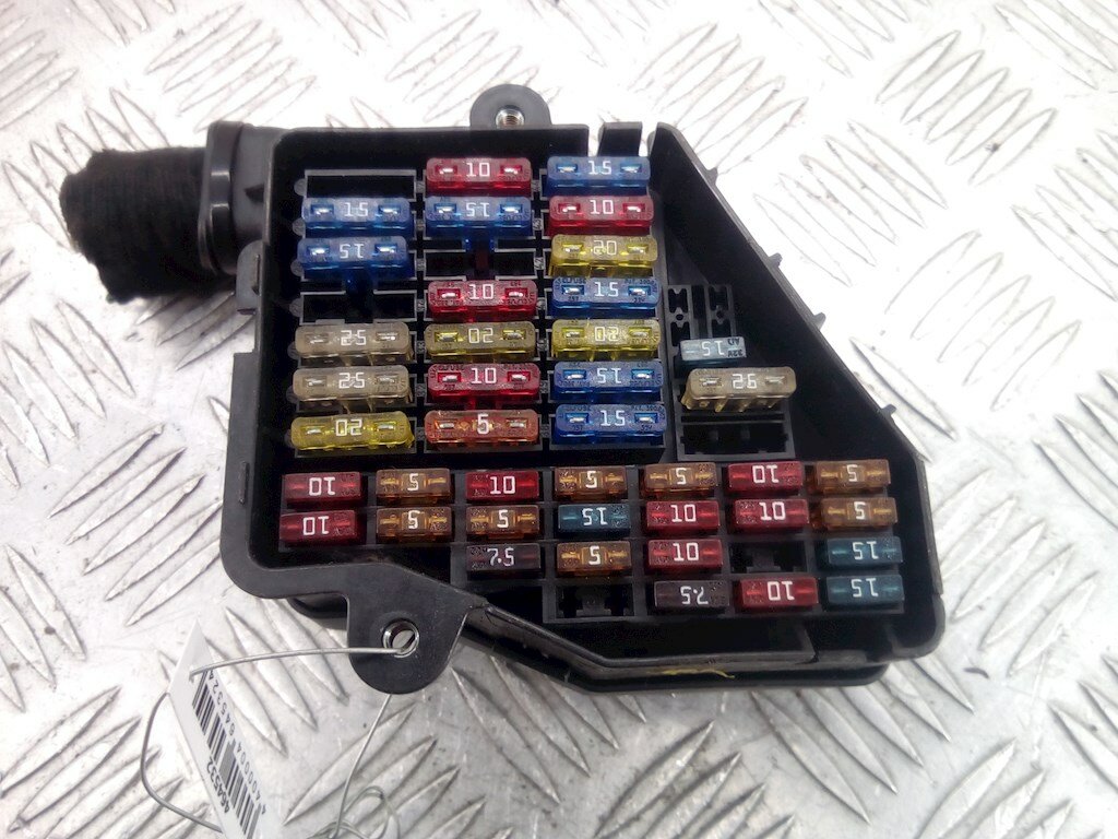 Блок предохранителей Audi TT 8N 8D2941824 арт. 464532