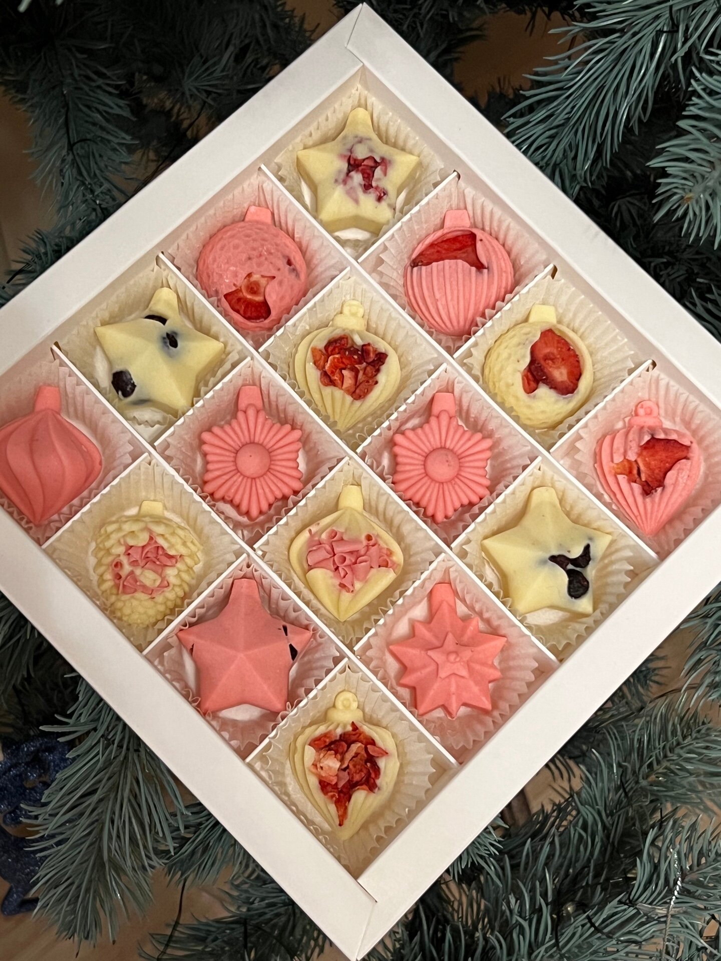 Шоколадный набор "Конфеты на новый год" №1, белый шоколад, ручная работа