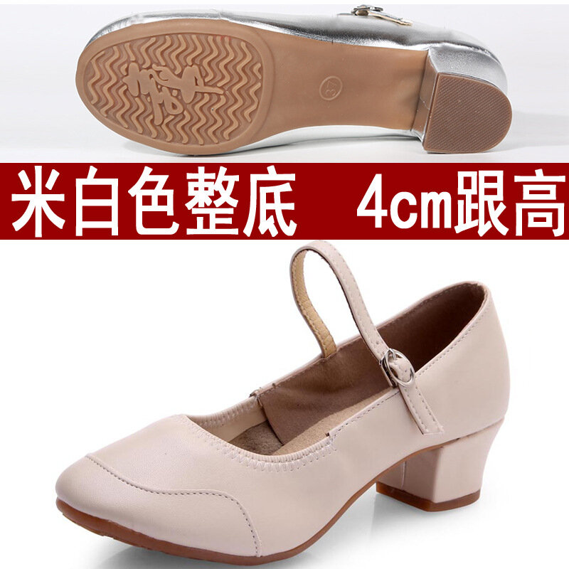 Спортивные туфли