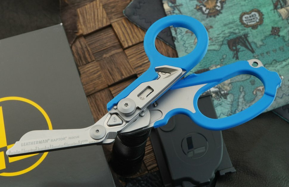 Мультиинструмент Leatherman Raptor Rescue Blue