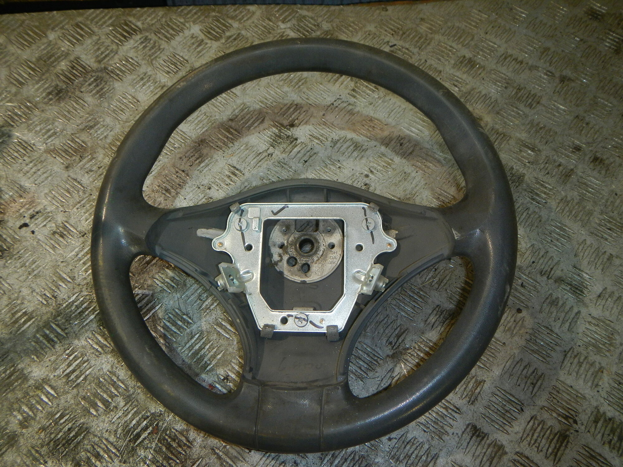 Б/У Рулевое колесо для AIR BAG, Chery (Чери)-INDIS (11-15) Chery INDIS (11-15) Царапины,потертости. 534918 CHERY арт. S1...