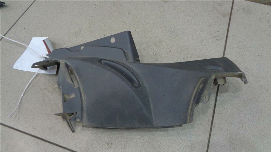 Кронштейн полки багажника правый от Ford Focus 2 2004-2008