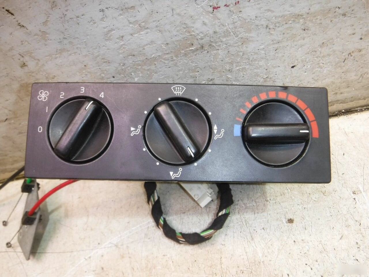 Блок управления отопителем Volvo 440 I (1988—1997) 463072