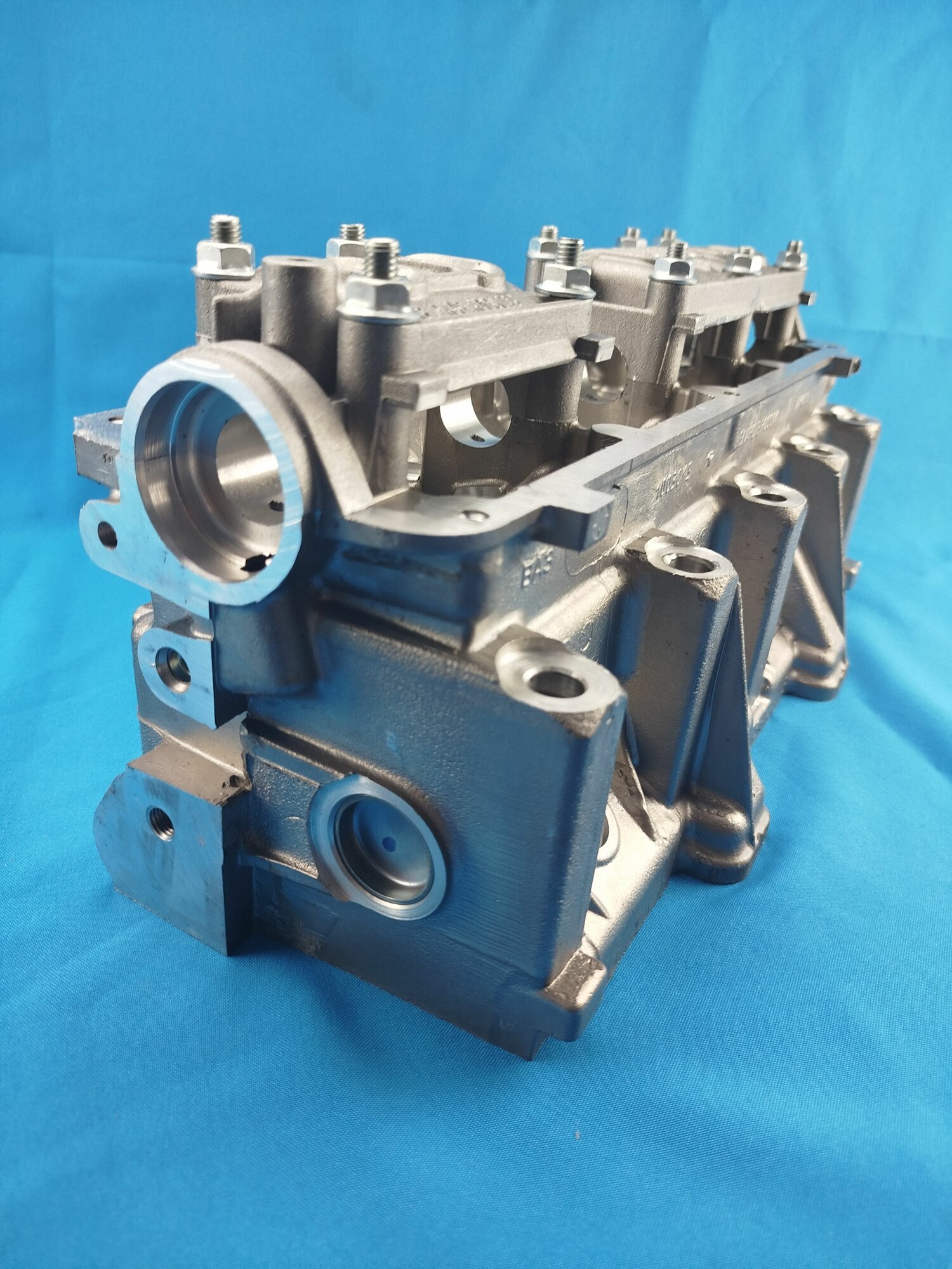 Головка блока цилиндров "ВАЗ" для автомобилей Гранта FL, Ларгус FL 8кл. голая