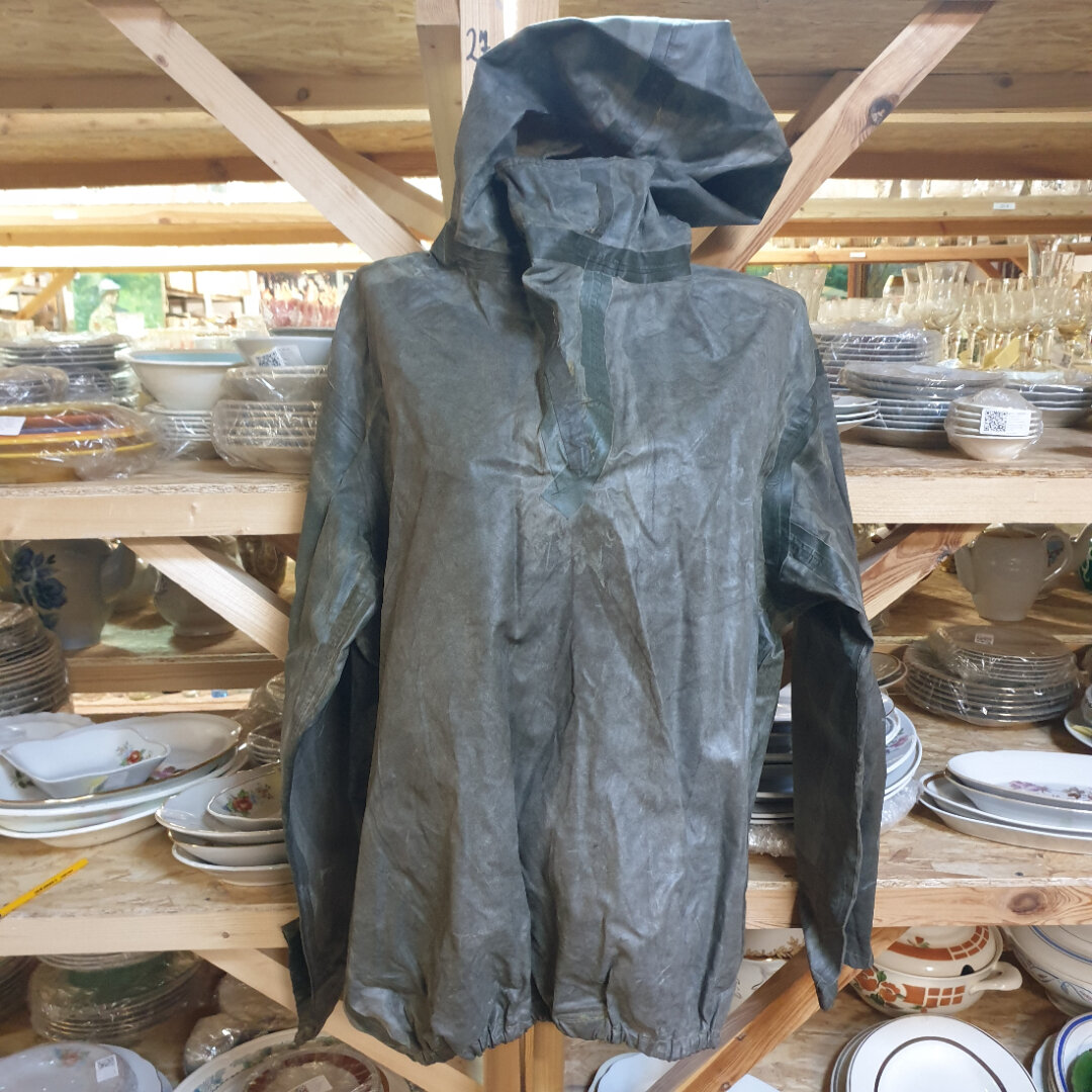 Куртка - дождевик с капюшоном на резинке, водонепроницаемая, размер 44-46. Винтаж, СССР.