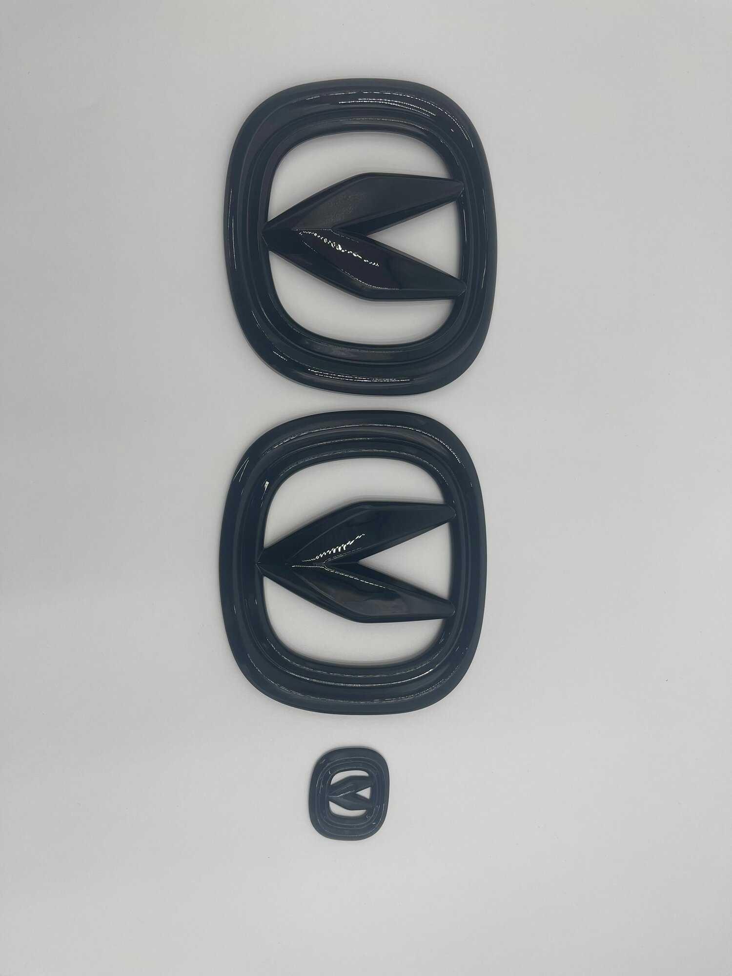 Эмблема черная конверсия Changan CS55 PLUS(2022-2023), Эмблема передней центральной решетки + задняя эмблема + эмблема на рулевом колесе,3 шт