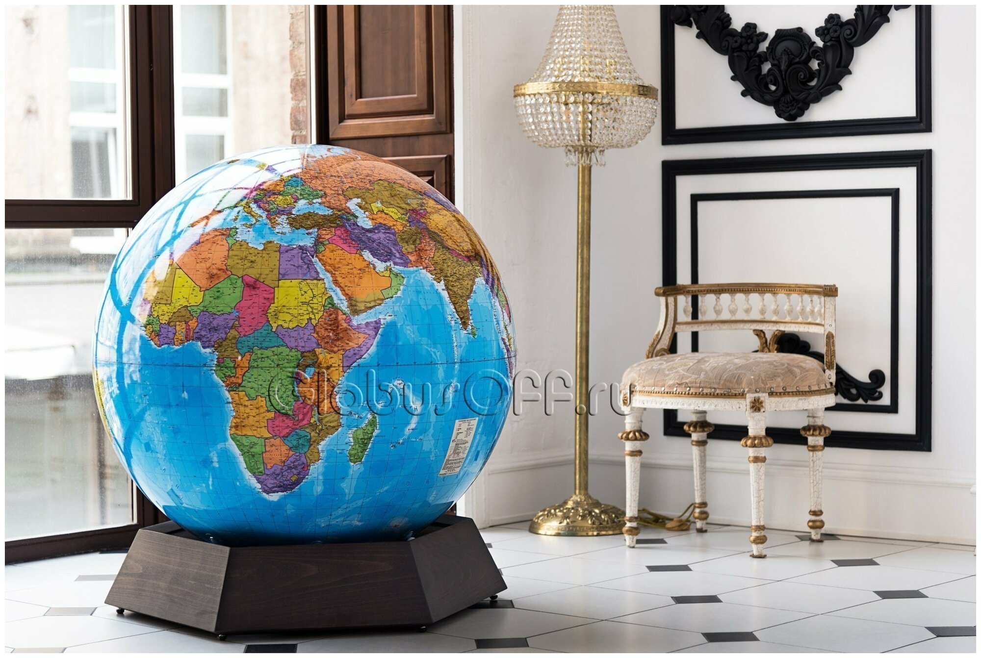 Глобус политический на подставке из бука d=95см
