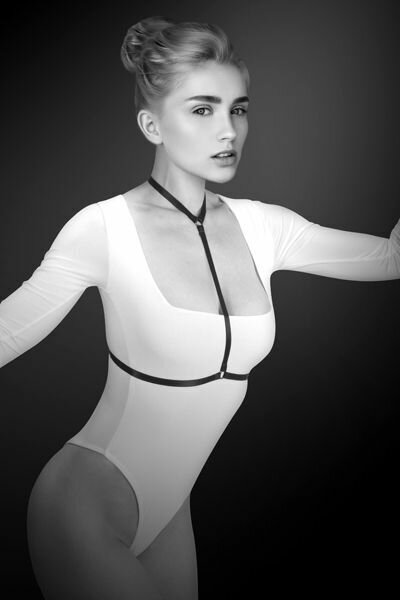 Упряжь на грудь женская регулируемая черная для BDSM Bijoux Pour Toi