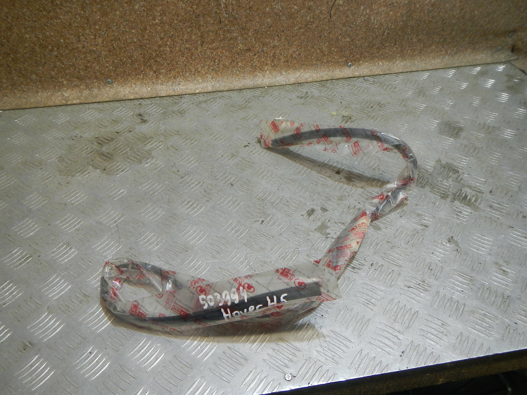 Б/У Молдинг лобового стекла, Great Wall (Грейт Вол)-HOVER H5 (10-17) Great Wall (Грейт Вол) HOVER H5 (10-17) верхний Новы...