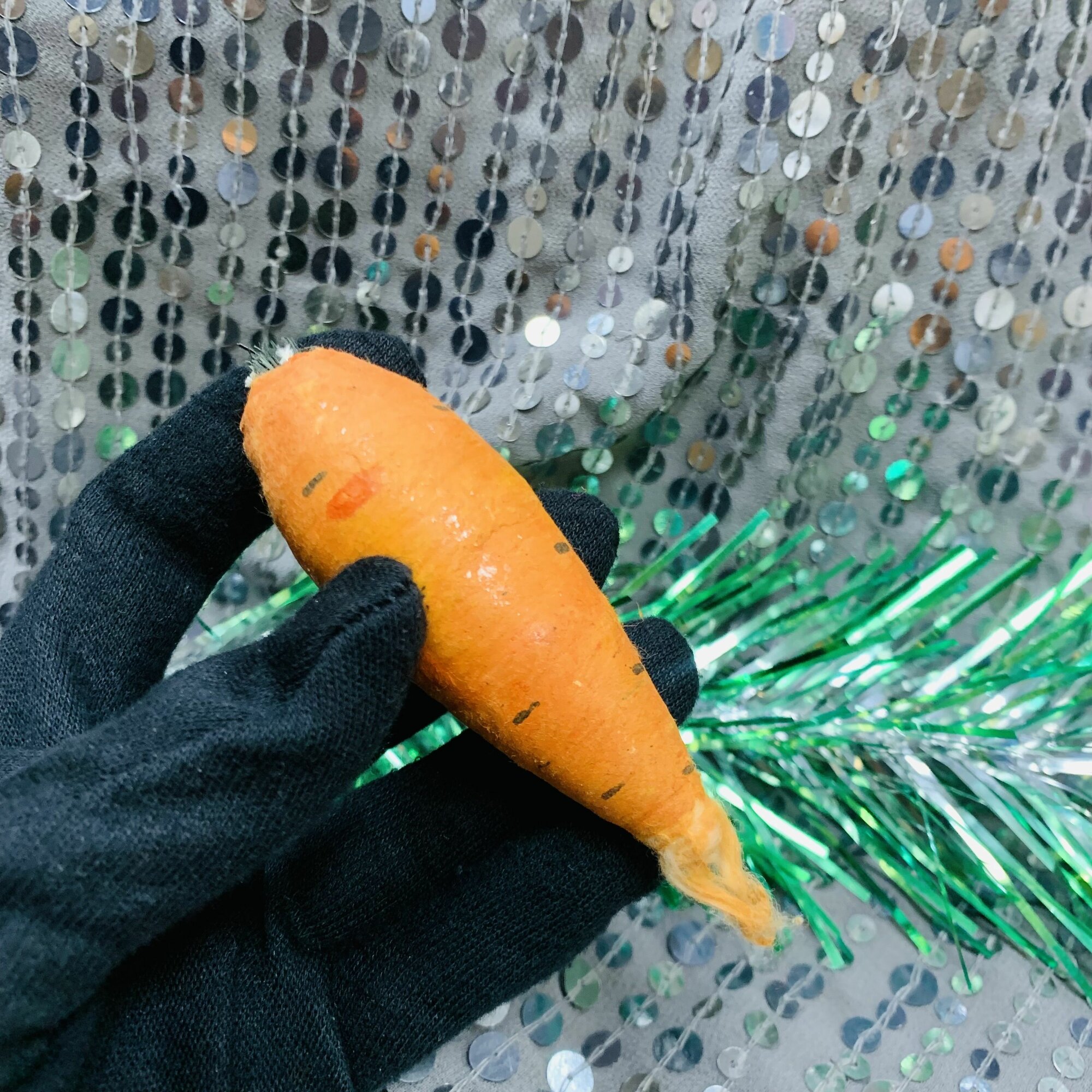 Елочная игрушка из папье-маше Морковка