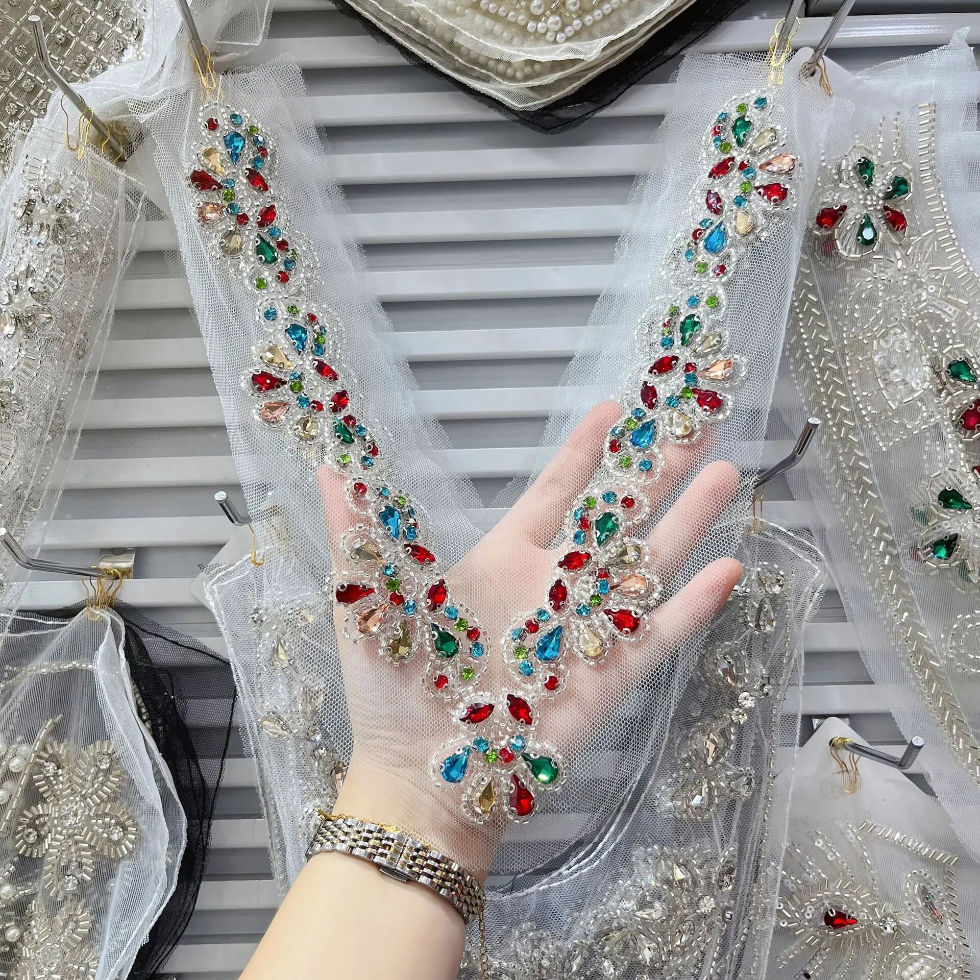 Бисерная вышивка на сетке, colorful