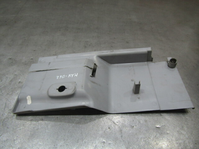 Накладка под ремень справа MAN TGS, TGA, TGM, TGL