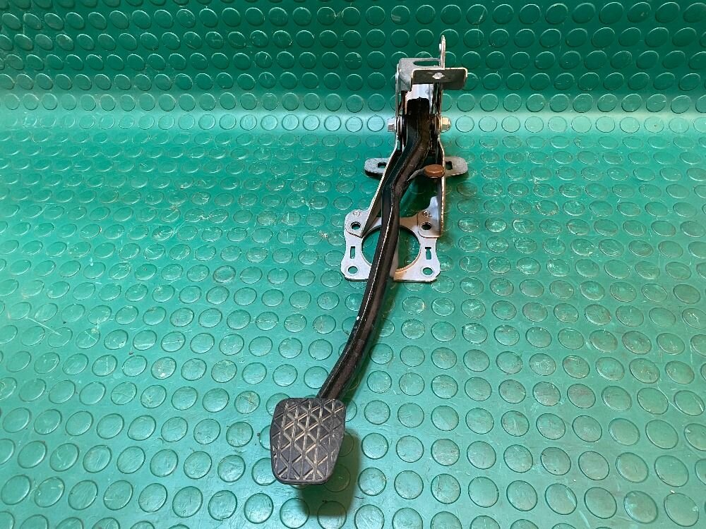 Педаль тормоза Mazda CX-5 II (2017—2022) KE4043300B