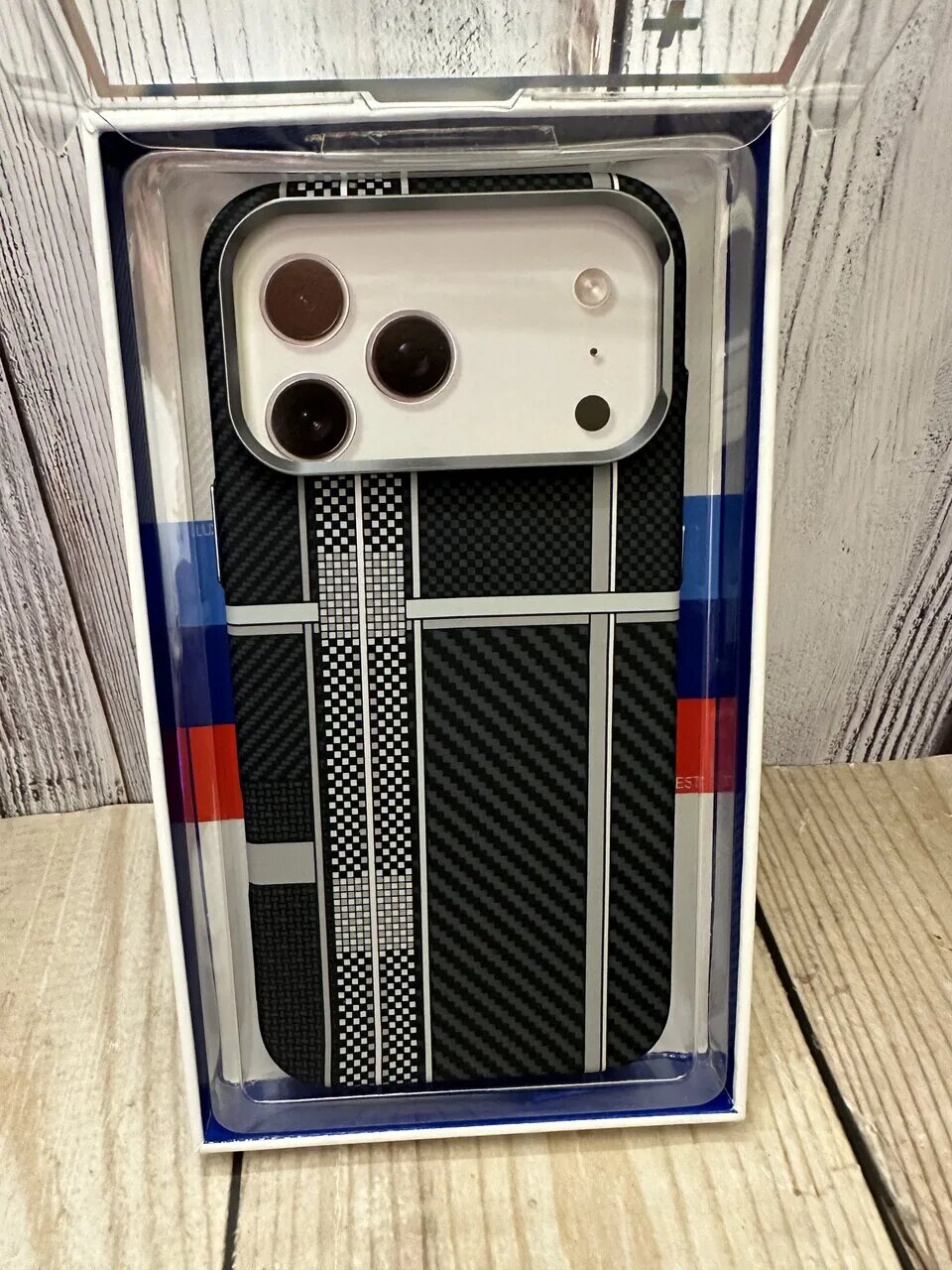 Чехол-накладка с magsafe для Iphone 17 Pro max Luxo чёрный в полоску