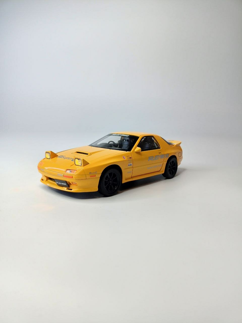 Коллекционная машинка игрушка металлическая Mazda RX масштаб 1:24 желтый
