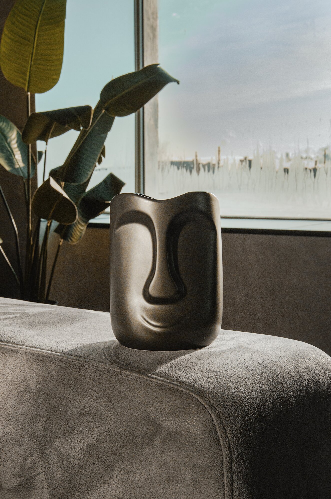 Ваза ISMAT 543LB, керамика, настольная, черная, 18х13,5 см, 1 шт