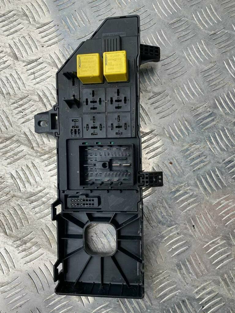 Блок предохранителей Opel Vectra C 2005 460023260