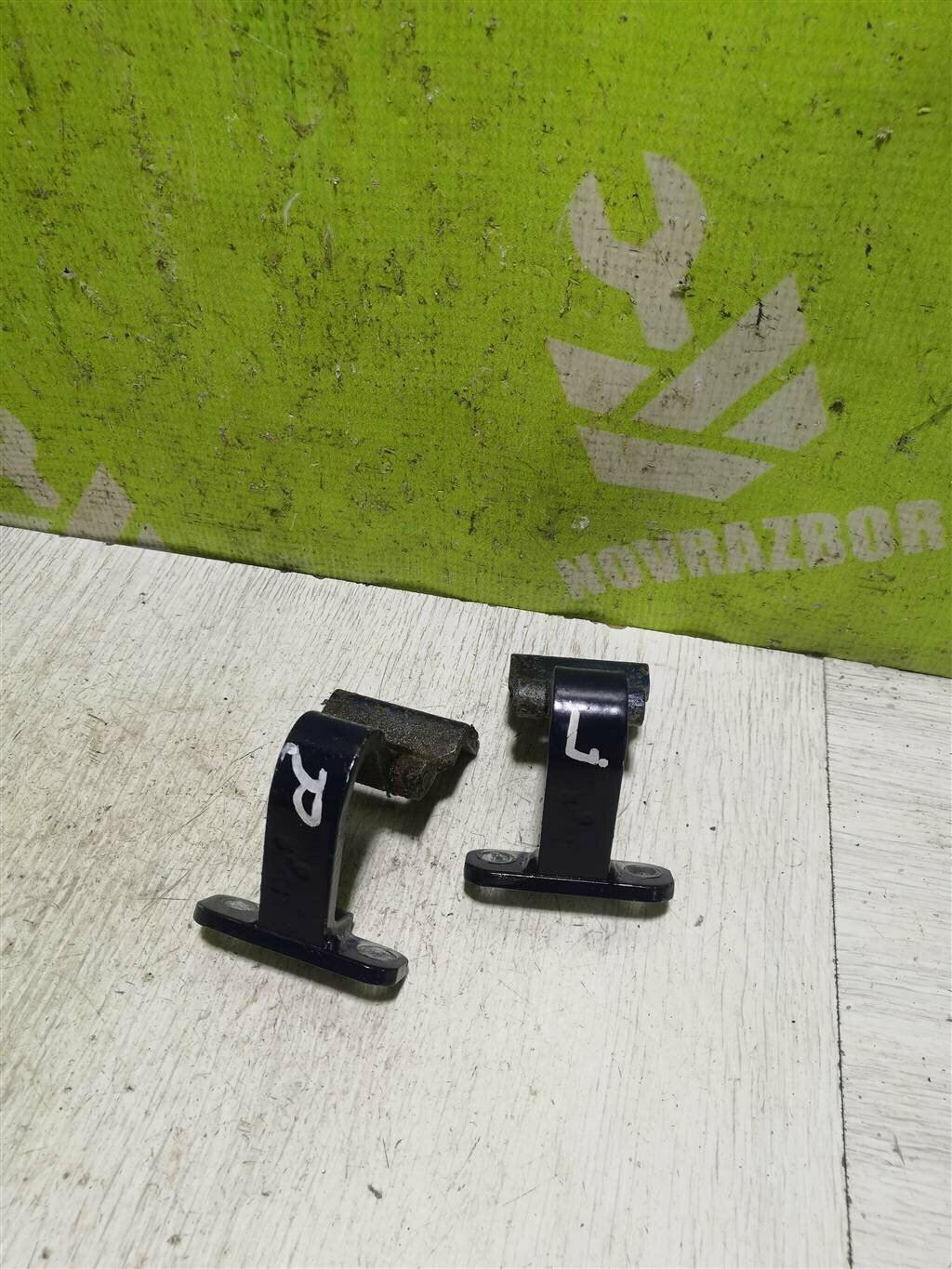 Петля двери багажника VW Passat B4 94-96