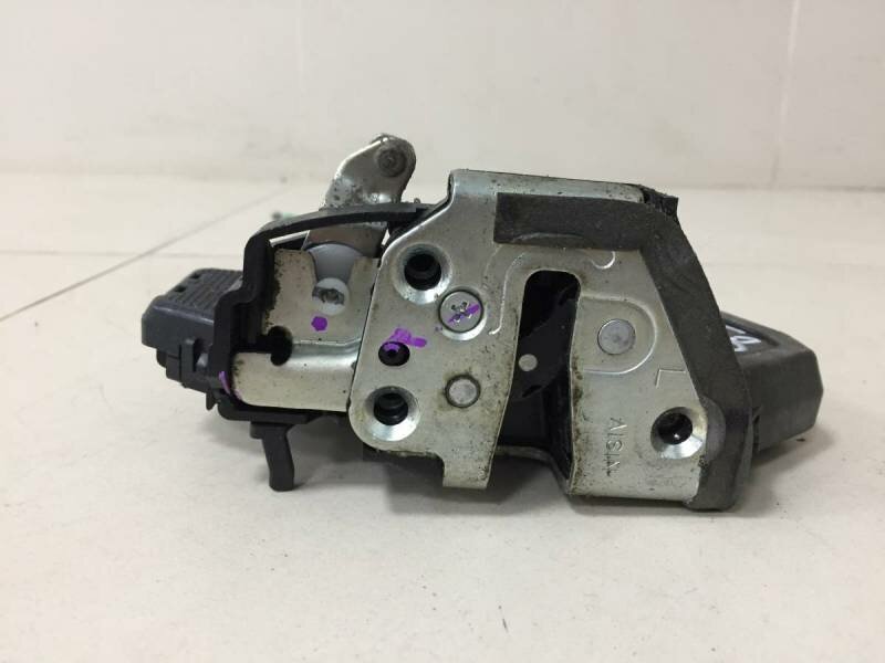 Замок двери задней левой Toyota Hilux AN10,AN20,AN30 2011-2015 кат.номер: 690600K010