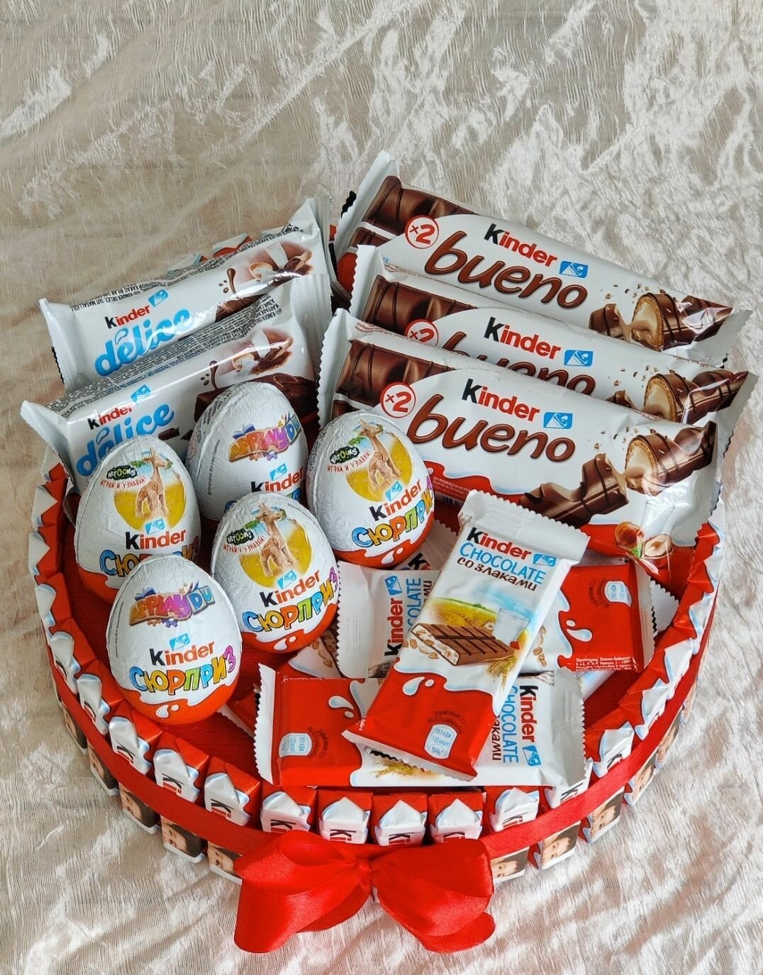 Шоколадный подарок из киндеров